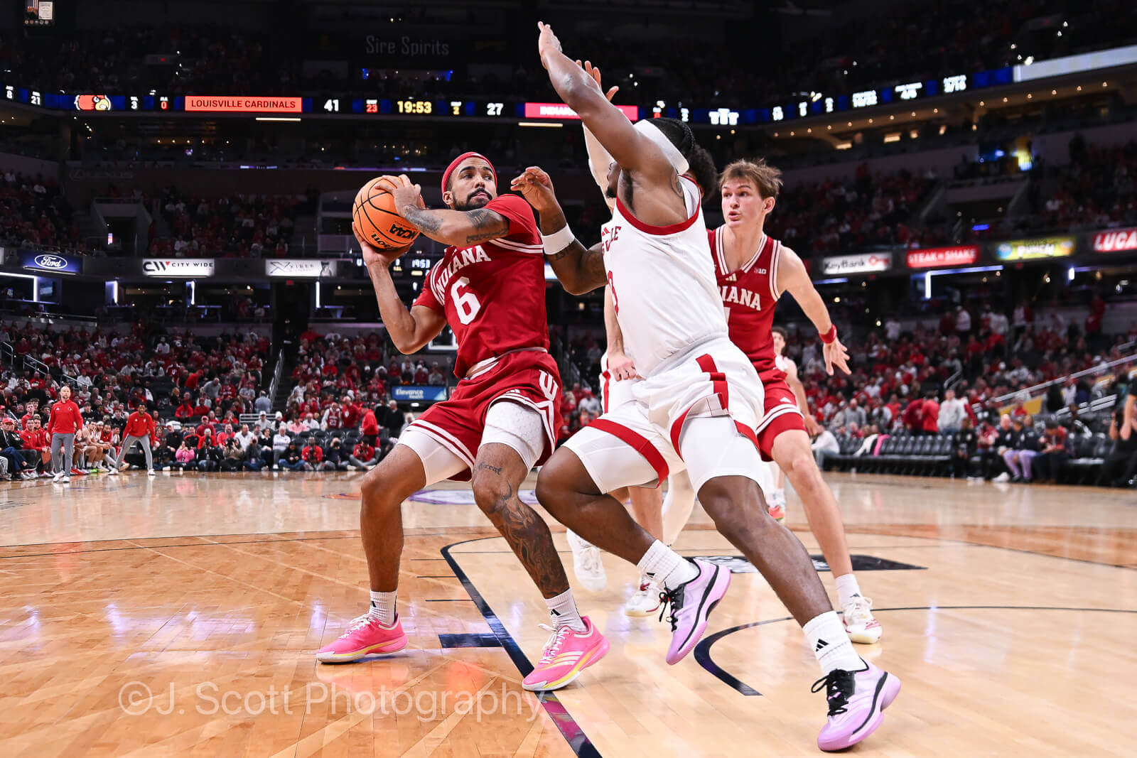 Interior scoring troubles persist in IU basketball's loss to Louisville ...